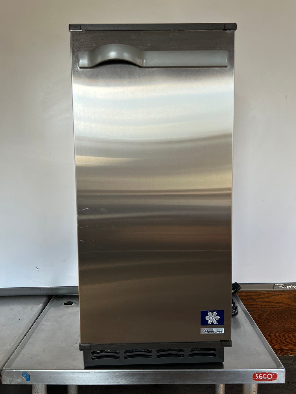 Manitowoc Ice SMS050A002 undercounter ice machine - Old School Warehouse