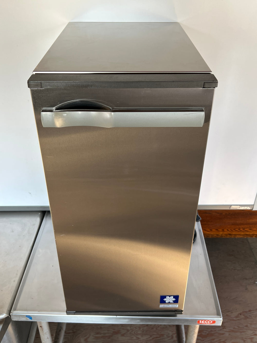 Manitowoc Ice SMS050A002 undercounter ice machine - Old School Warehouse